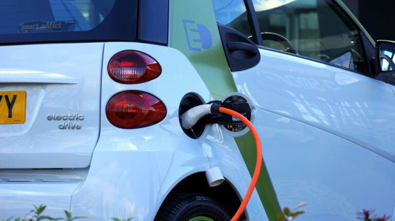 Hybrid VS Electric Cars: Get Know The Pros and Cons